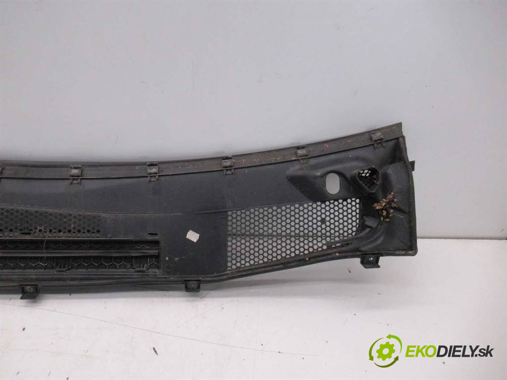 Mercedes-Benz B W245 0 torpédo plast pod čelní okno A1698300013 ...